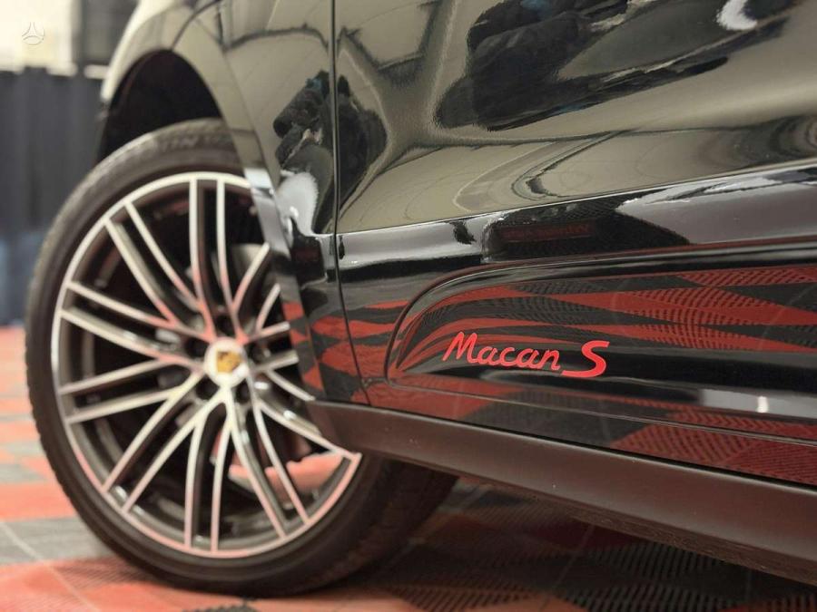 Melns Porsche Macan 2020 Viļņa, ar dzinēja tilpumu 3.00 L un nobraukumu 84 tūkst. km par 40500 €, foto 10 vietnē AUTOMOTO.COM.LV