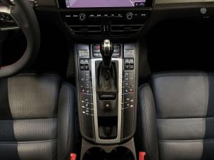 Melns Porsche Macan 2020 Viļņa, ar dzinēja tilpumu 3.00 L un nobraukumu 84 tūkst. km par 40500 €, foto 26 vietnē AUTOMOTO.COM.LV
