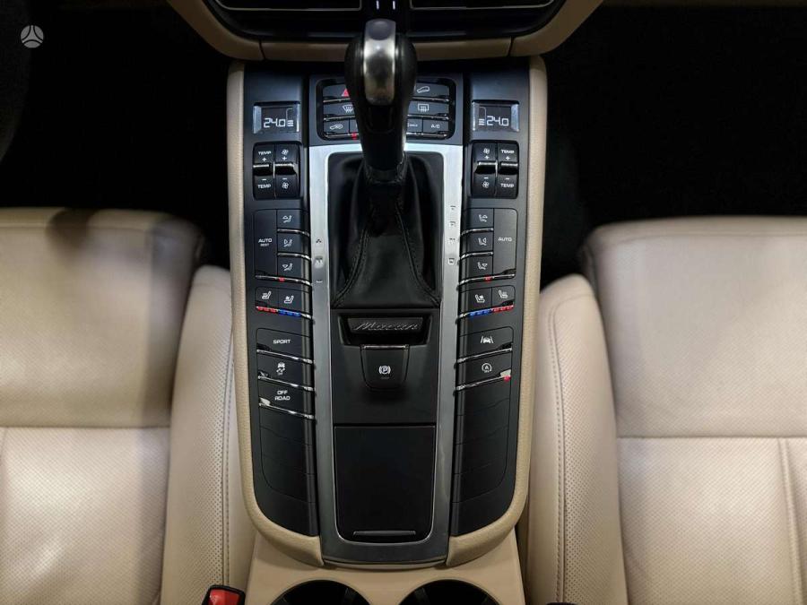 Melns Porsche Macan 2020 Viļņa, ar dzinēja tilpumu 3.00 L un nobraukumu 80 tūkst. km par 38990 €, foto 24 vietnē AUTOMOTO.COM.LV