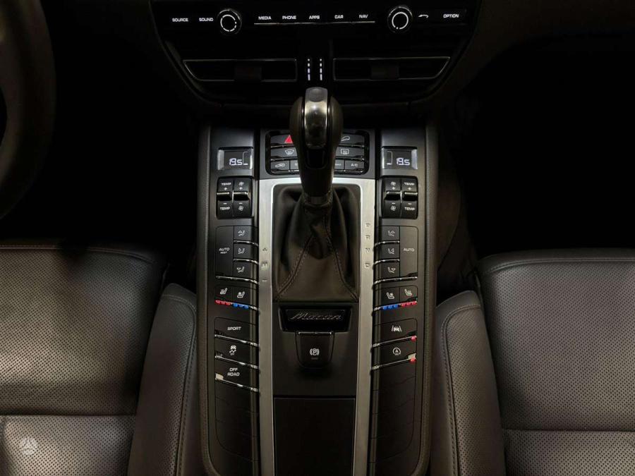 Melns Porsche Macan 2020 Viļņa, ar dzinēja tilpumu 3.00 L un nobraukumu 92 tūkst. km par 40990 €, foto 25 vietnē AUTOMOTO.COM.LV