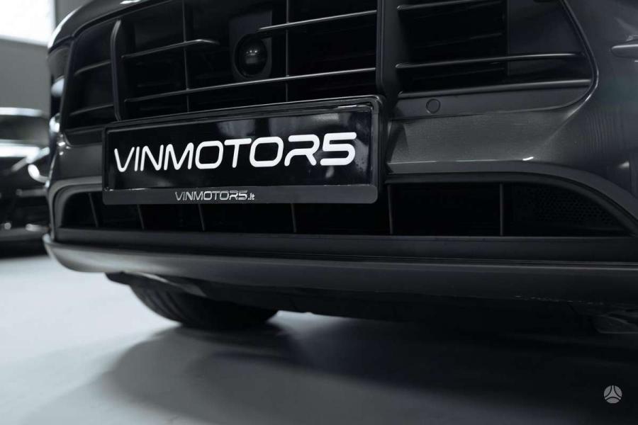 Black Porsche Macan 2020 in Vilnius, with an engine capacity of 2.89 L and mileage of 55 thousand km for 49999 €, photo 13 on AUTOMOTO.COM.LV