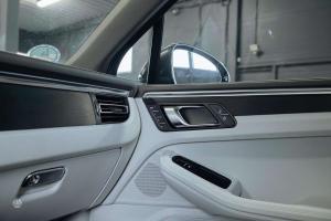 Black Porsche Macan 2020 in Vilnius, with an engine capacity of 2.89 L and mileage of 55 thousand km for 49999 €, photo 17 on AUTOMOTO.COM.LV