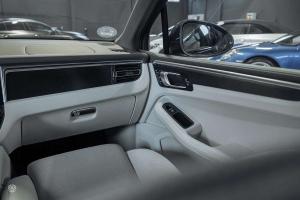 Black Porsche Macan 2020 in Vilnius, with an engine capacity of 2.89 L and mileage of 55 thousand km for 49999 €, photo 18 on AUTOMOTO.COM.LV