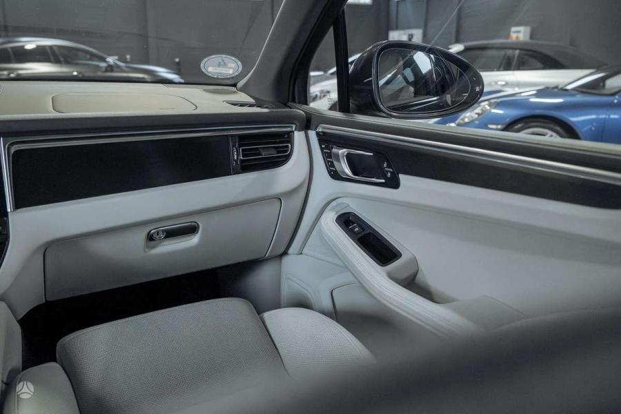 Black Porsche Macan 2020 in Vilnius, with an engine capacity of 2.89 L and mileage of 55 thousand km for 49999 €, photo 18 on AUTOMOTO.COM.LV