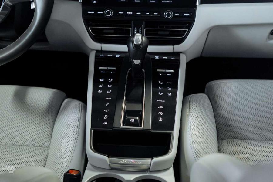 Black Porsche Macan 2020 in Vilnius, with an engine capacity of 2.89 L and mileage of 55 thousand km for 49999 €, photo 19 on AUTOMOTO.COM.LV