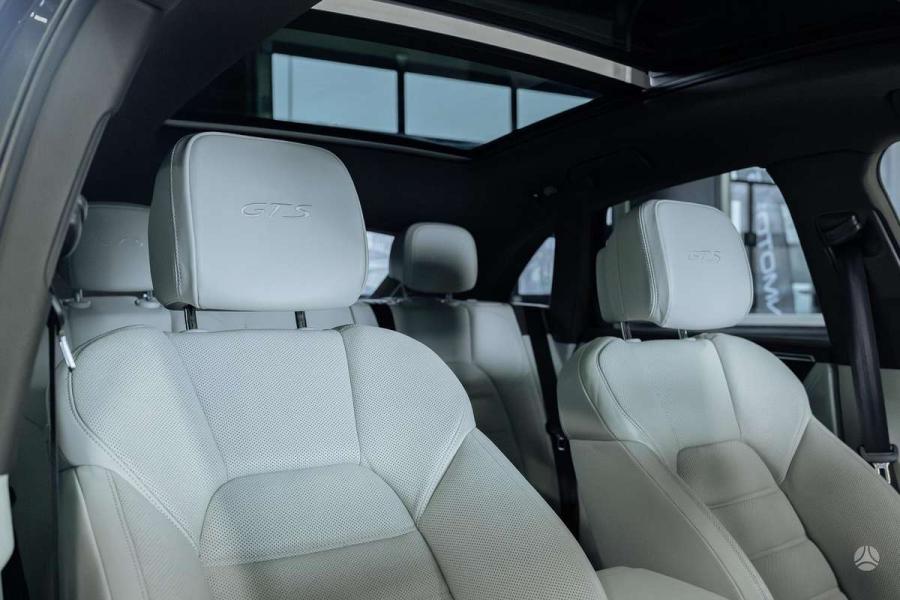 Black Porsche Macan 2020 in Vilnius, with an engine capacity of 2.89 L and mileage of 55 thousand km for 49999 €, photo 20 on AUTOMOTO.COM.LV