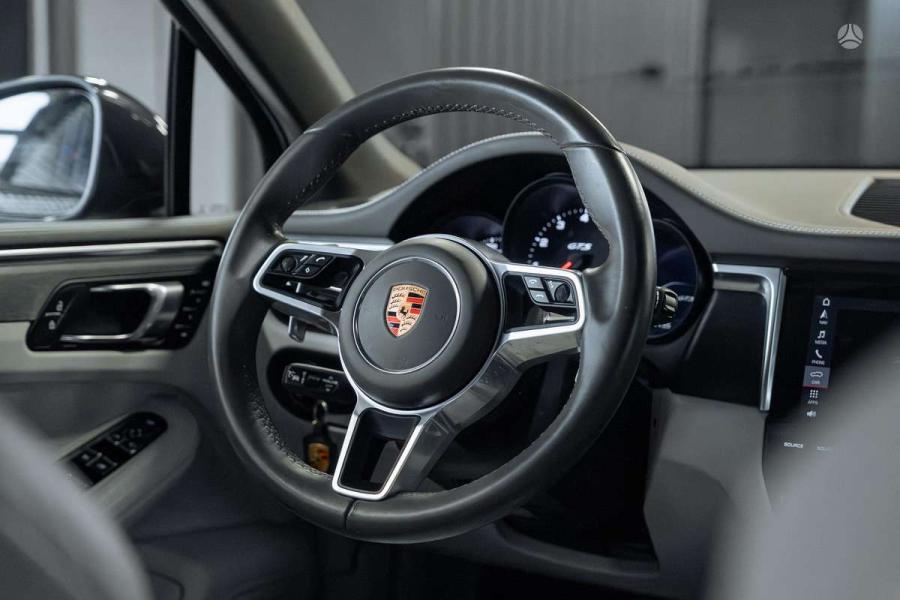 Black Porsche Macan 2020 in Vilnius, with an engine capacity of 2.89 L and mileage of 55 thousand km for 49999 €, photo 28 on AUTOMOTO.COM.LV