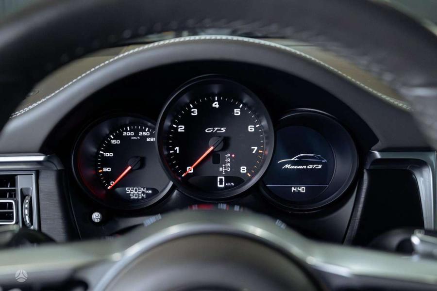 Black Porsche Macan 2020 in Vilnius, with an engine capacity of 2.89 L and mileage of 55 thousand km for 49999 €, photo 29 on AUTOMOTO.COM.LV
