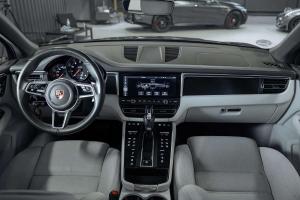 Black Porsche Macan 2020 in Vilnius, with an engine capacity of 2.89 L and mileage of 55 thousand km for 49999 €, photo 32 on AUTOMOTO.COM.LV