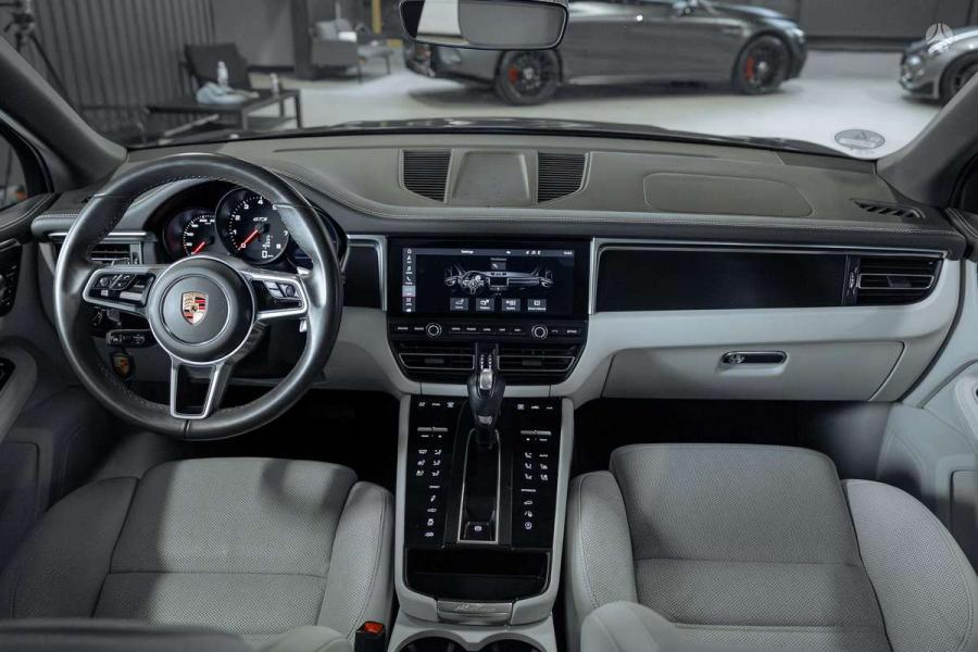 Black Porsche Macan 2020 in Vilnius, with an engine capacity of 2.89 L and mileage of 55 thousand km for 49999 €, photo 32 on AUTOMOTO.COM.LV