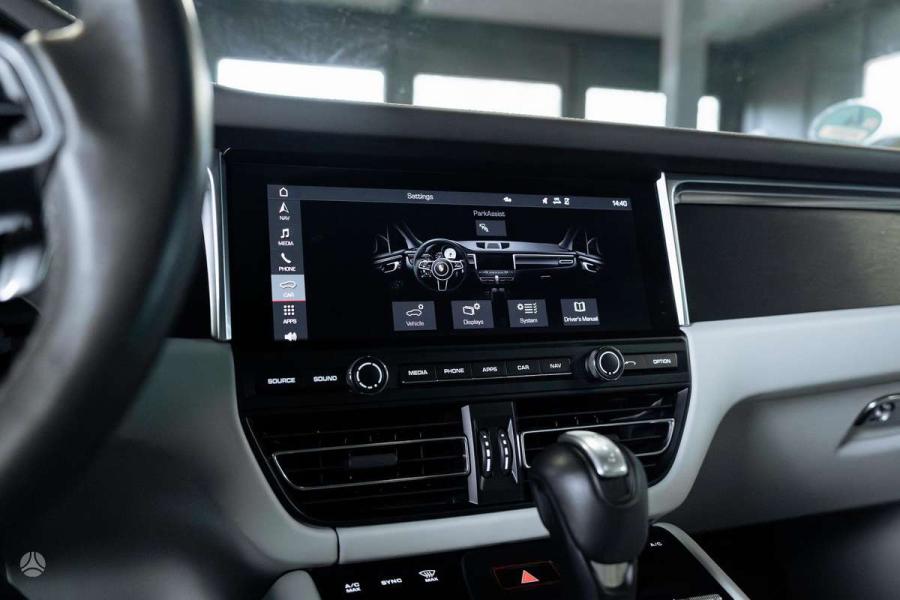 Black Porsche Macan 2020 in Vilnius, with an engine capacity of 2.89 L and mileage of 55 thousand km for 49999 €, photo 33 on AUTOMOTO.COM.LV