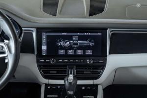 Black Porsche Macan 2020 in Vilnius, with an engine capacity of 2.89 L and mileage of 55 thousand km for 49999 €, photo 34 on AUTOMOTO.COM.LV
