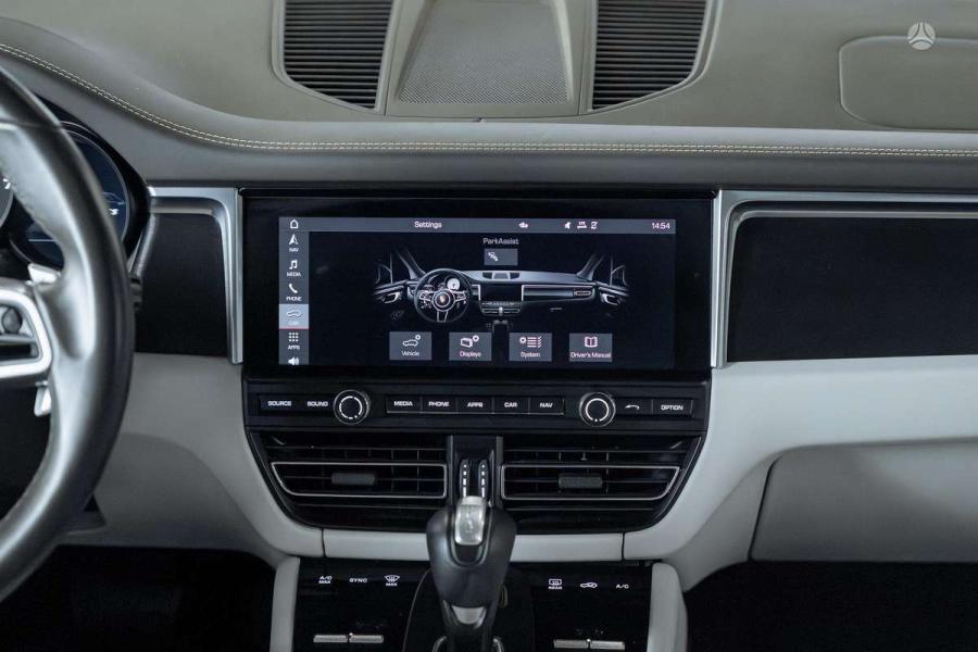 Black Porsche Macan 2020 in Vilnius, with an engine capacity of 2.89 L and mileage of 55 thousand km for 49999 €, photo 34 on AUTOMOTO.COM.LV