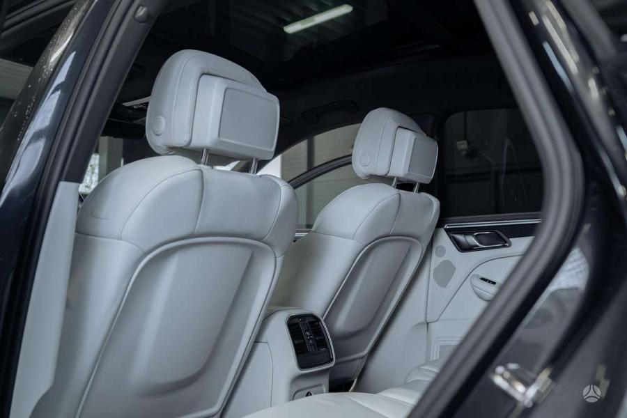 Black Porsche Macan 2020 in Vilnius, with an engine capacity of 2.89 L and mileage of 55 thousand km for 49999 €, photo 39 on AUTOMOTO.COM.LV