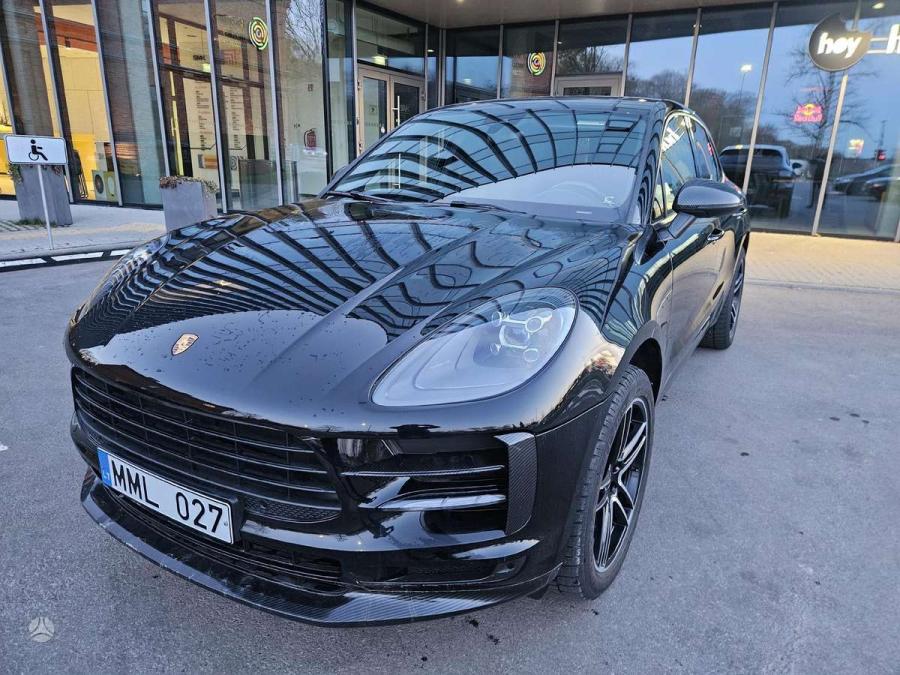 Black Porsche Macan 2021 in Kaunas, with an engine capacity of 2.00 L and mileage of 46 thousand km for 35500 €, photo 1 on AUTOMOTO.COM.LV