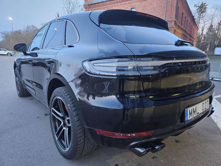 Black Porsche Macan 2021 in Kaunas, with an engine capacity of 2.00 L and mileage of 46 thousand km for 35500 €, photo 3 on AUTOMOTO.COM.LV