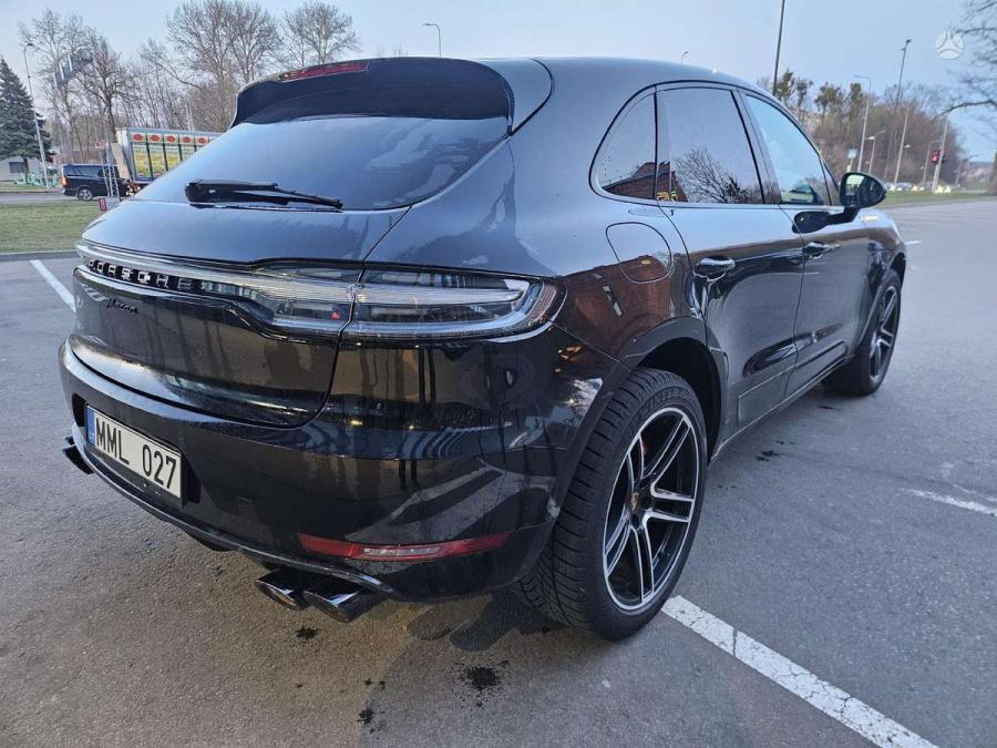 Black Porsche Macan 2021 in Kaunas, with an engine capacity of 2.00 L and mileage of 46 thousand km for 35500 €, photo 4 on AUTOMOTO.COM.LV