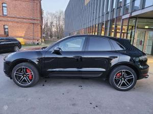 Black Porsche Macan 2021 in Kaunas, with an engine capacity of 2.00 L and mileage of 46 thousand km for 35500 €, photo 5 on AUTOMOTO.COM.LV