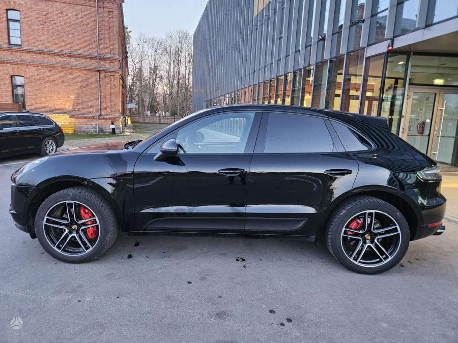 Black Porsche Macan 2021 in Kaunas, with an engine capacity of 2.00 L and mileage of 46 thousand km for 35500 €, photo 5 on AUTOMOTO.COM.LV