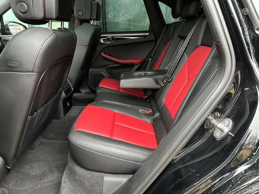 Black Porsche Macan 2021 in Kaunas, with an engine capacity of 2.00 L and mileage of 46 thousand km for 35500 €, photo 10 on AUTOMOTO.COM.LV