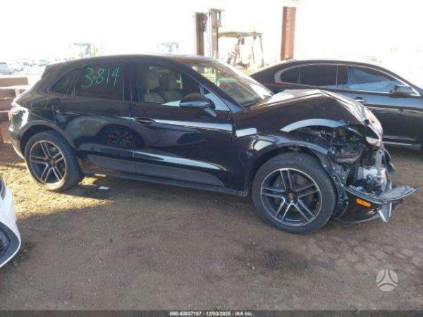 Black Porsche Macan 2021 in Klaipeda, with an engine capacity of 0.00 L and mileage of 104 thousand km for 10300 €, photo 6 on AUTOMOTO.COM.LV