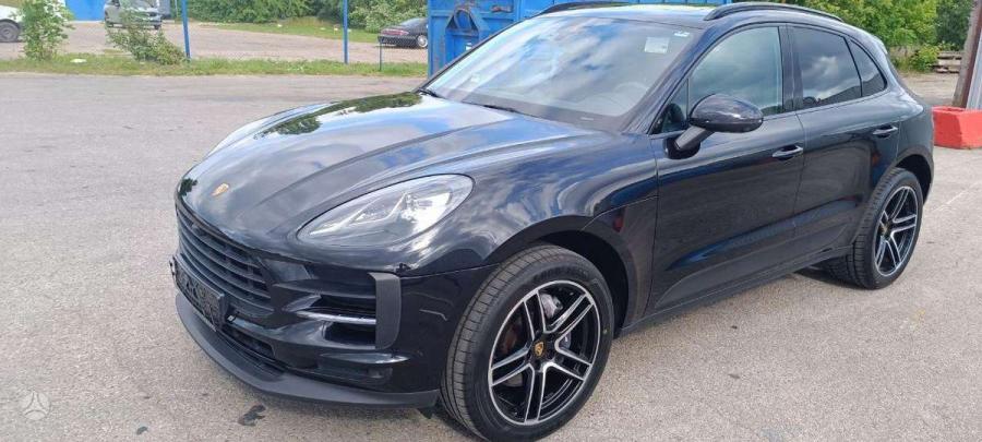 Black Porsche Macan 2021 in Kaunas, with an engine capacity of 1.98 L and mileage of 38 thousand km for 47795 €, photo 2 on AUTOMOTO.COM.LV