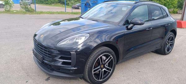 Black Porsche Macan 2021 in Kaunas, with an engine capacity of 1.98 L and mileage of 38 thousand km for 46500 €, photo 2 on AUTOMOTO.COM.LV