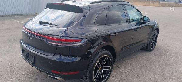 Black Porsche Macan 2021 in Kaunas, with an engine capacity of 1.98 L and mileage of 38 thousand km for 46500 €, photo 3 on AUTOMOTO.COM.LV