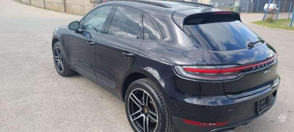 Black Porsche Macan 2021 in Kaunas, with an engine capacity of 1.98 L and mileage of 38 thousand km for 46500 €, photo 5 on AUTOMOTO.COM.LV