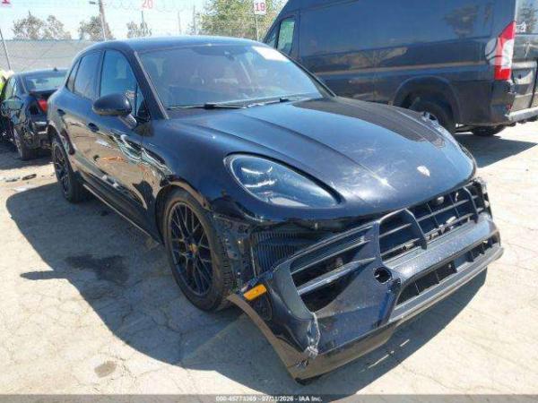Black Porsche Macan 2021 in Klaipeda, with an engine capacity of 0.00 L and mileage of 35 thousand km for 19200 €, photo 1 on AUTOMOTO.COM.LV