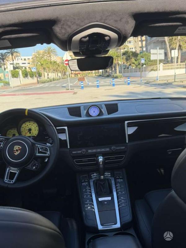 Melns Porsche Macan 2021 Šauļi, ar dzinēja tilpumu 2.89 L un nobraukumu 86 tūkst. km par 55000 €, foto 7 vietnē AUTOMOTO.COM.LV