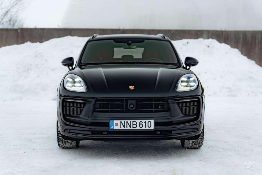 Black Porsche Macan 2023 in Klaipeda, with an engine capacity of 2.89 L and mileage of 45 thousand km for 69000 €, photo 1 on AUTOMOTO.COM.LV