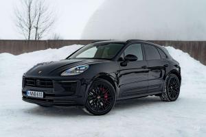 Black Porsche Macan 2023 in Klaipeda, with an engine capacity of 2.89 L and mileage of 45 thousand km for 69000 €, photo 2 on AUTOMOTO.COM.LV