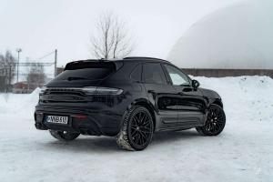 Black Porsche Macan 2023 in Klaipeda, with an engine capacity of 2.89 L and mileage of 45 thousand km for 69000 €, photo 18 on AUTOMOTO.COM.LV