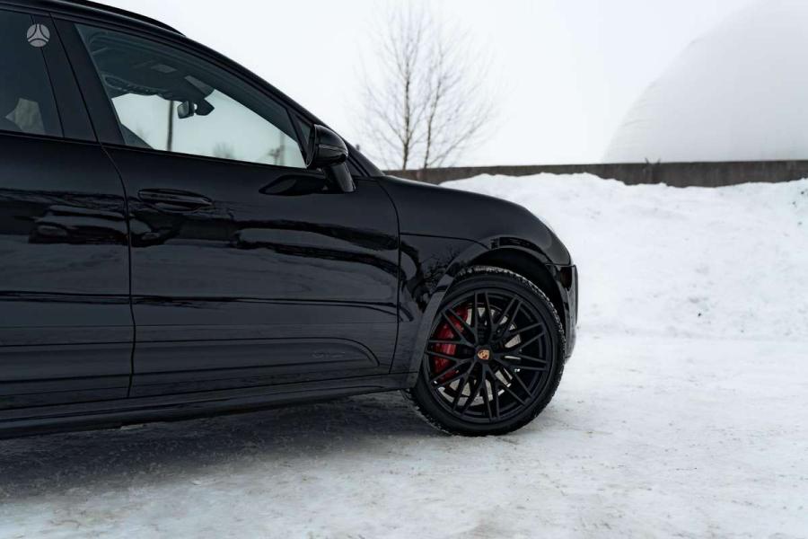 Black Porsche Macan 2023 in Klaipeda, with an engine capacity of 2.89 L and mileage of 45 thousand km for 69000 €, photo 19 on AUTOMOTO.COM.LV