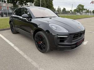 Black Porsche Macan 2023 in Siauliai, with an engine capacity of 2.90 L and mileage of 25 thousand km for 58080 €, photo  on AUTOMOTO.COM.LV