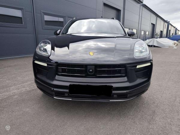 Black Porsche Macan 2023 in Klaipeda, with an engine capacity of 1.98 L and mileage of 46 thousand km for 36100 €, photo 3 on AUTOMOTO.COM.LV