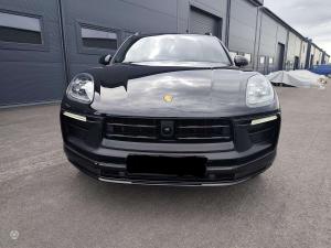 Black Porsche Macan 2023 in Klaipeda, with an engine capacity of 1.98 L and mileage of 46 thousand km for 36100 €, photo 3 on AUTOMOTO.COM.LV