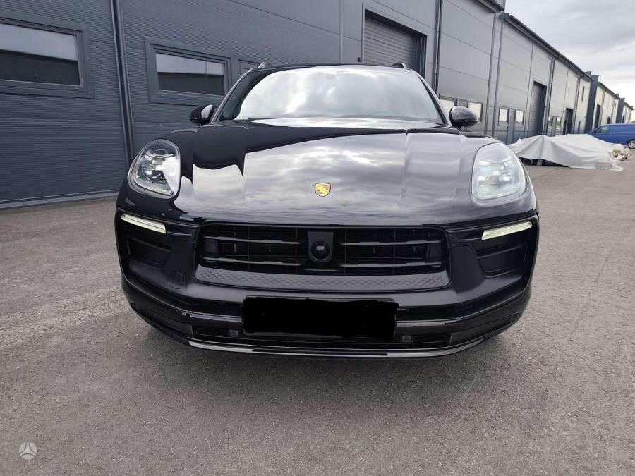 Black Porsche Macan 2023 in Klaipeda, with an engine capacity of 1.98 L and mileage of 46 thousand km for 36100 €, photo 3 on AUTOMOTO.COM.LV