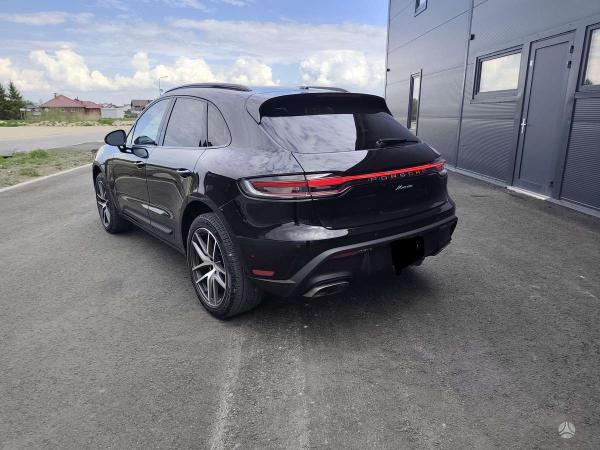 Black Porsche Macan 2023 in Klaipeda, with an engine capacity of 1.98 L and mileage of 46 thousand km for 36100 €, photo 5 on AUTOMOTO.COM.LV