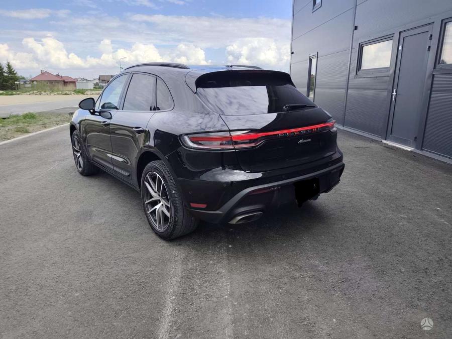 Black Porsche Macan 2023 in Klaipeda, with an engine capacity of 1.98 L and mileage of 46 thousand km for 36100 €, photo 5 on AUTOMOTO.COM.LV