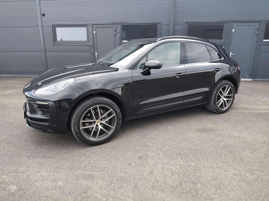 Black Porsche Macan 2023 in Klaipeda, with an engine capacity of 1.98 L and mileage of 46 thousand km for 36100 €, photo 6 on AUTOMOTO.COM.LV