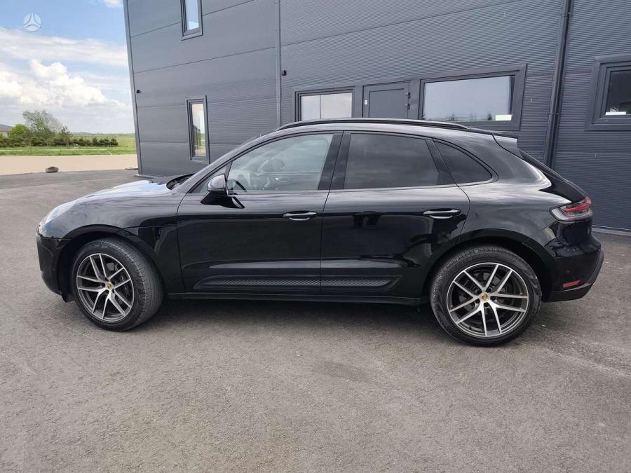 Black Porsche Macan 2023 in Klaipeda, with an engine capacity of 1.98 L and mileage of 46 thousand km for 36100 €, photo 8 on AUTOMOTO.COM.LV