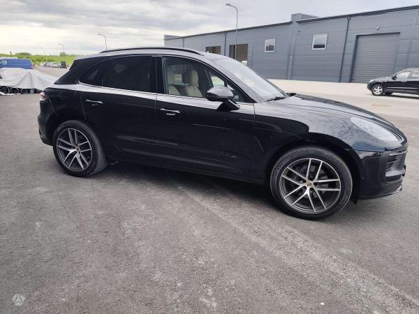 Black Porsche Macan 2023 in Klaipeda, with an engine capacity of 1.98 L and mileage of 46 thousand km for 36100 €, photo 9 on AUTOMOTO.COM.LV