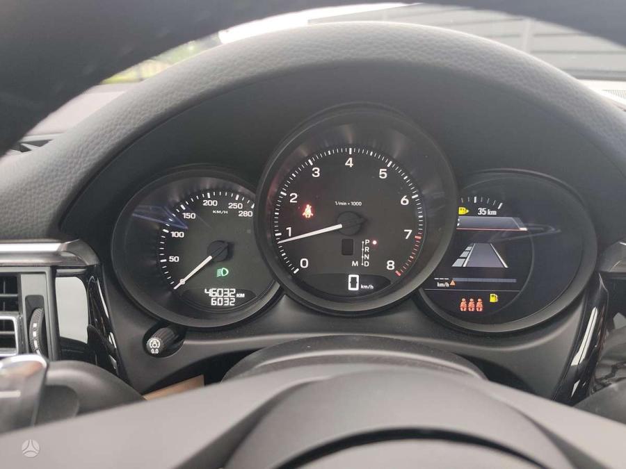Black Porsche Macan 2023 in Klaipeda, with an engine capacity of 1.98 L and mileage of 46 thousand km for 36100 €, photo 14 on AUTOMOTO.COM.LV
