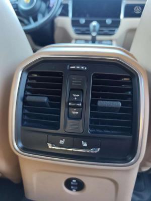Black Porsche Macan 2023 in Klaipeda, with an engine capacity of 1.98 L and mileage of 46 thousand km for 36100 €, photo 16 on AUTOMOTO.COM.LV