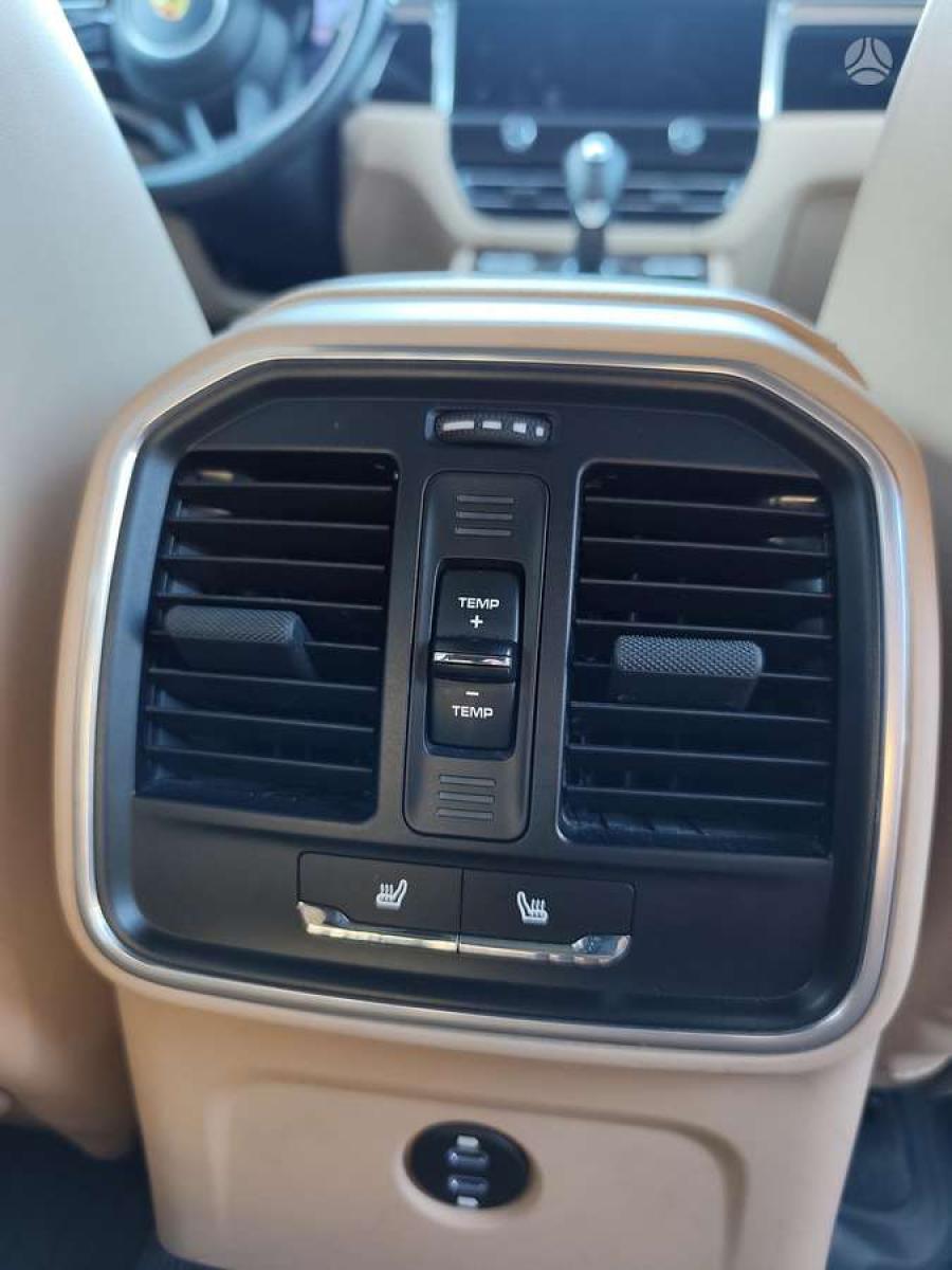 Black Porsche Macan 2023 in Klaipeda, with an engine capacity of 1.98 L and mileage of 46 thousand km for 36100 €, photo 16 on AUTOMOTO.COM.LV