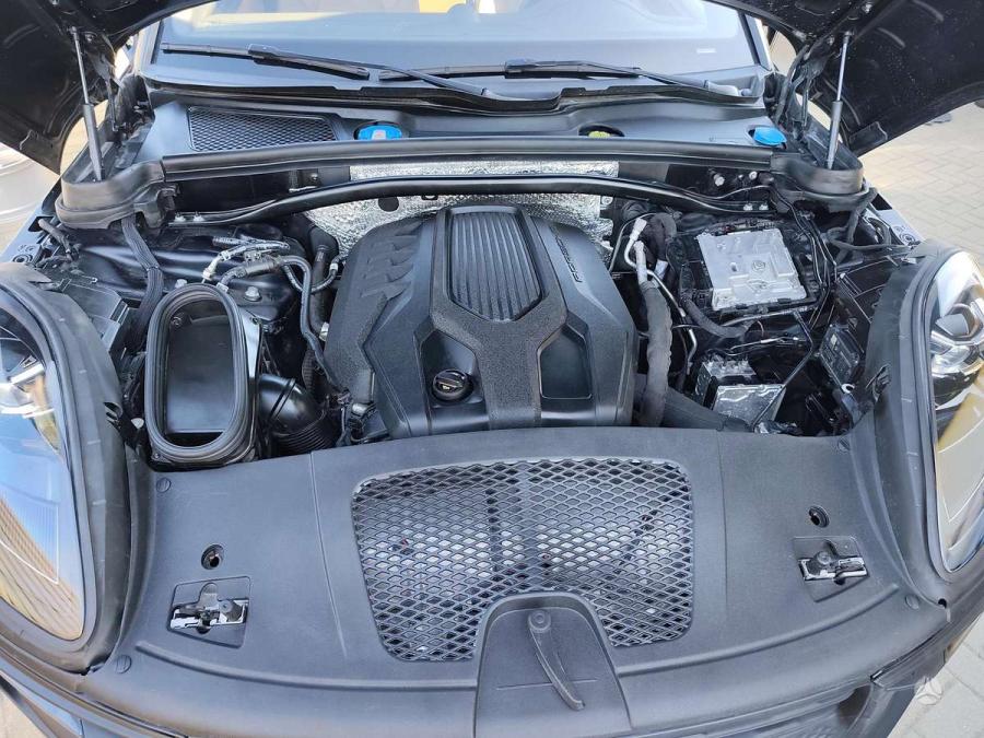 Black Porsche Macan 2023 in Klaipeda, with an engine capacity of 1.98 L and mileage of 46 thousand km for 36100 €, photo 24 on AUTOMOTO.COM.LV