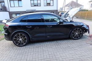 Melns Porsche Macan 2024 Kauņa, ar dzinēja tilpumu 0.00 L un nobraukumu 6 tūkst. km par 38500 €, foto  vietnē AUTOMOTO.COM.LV