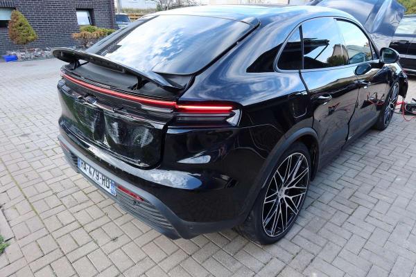Melns Porsche Macan 2024 Kauņa, ar dzinēja tilpumu 0.00 L un nobraukumu 6 tūkst. km par 38500 €, foto 4 vietnē AUTOMOTO.COM.LV